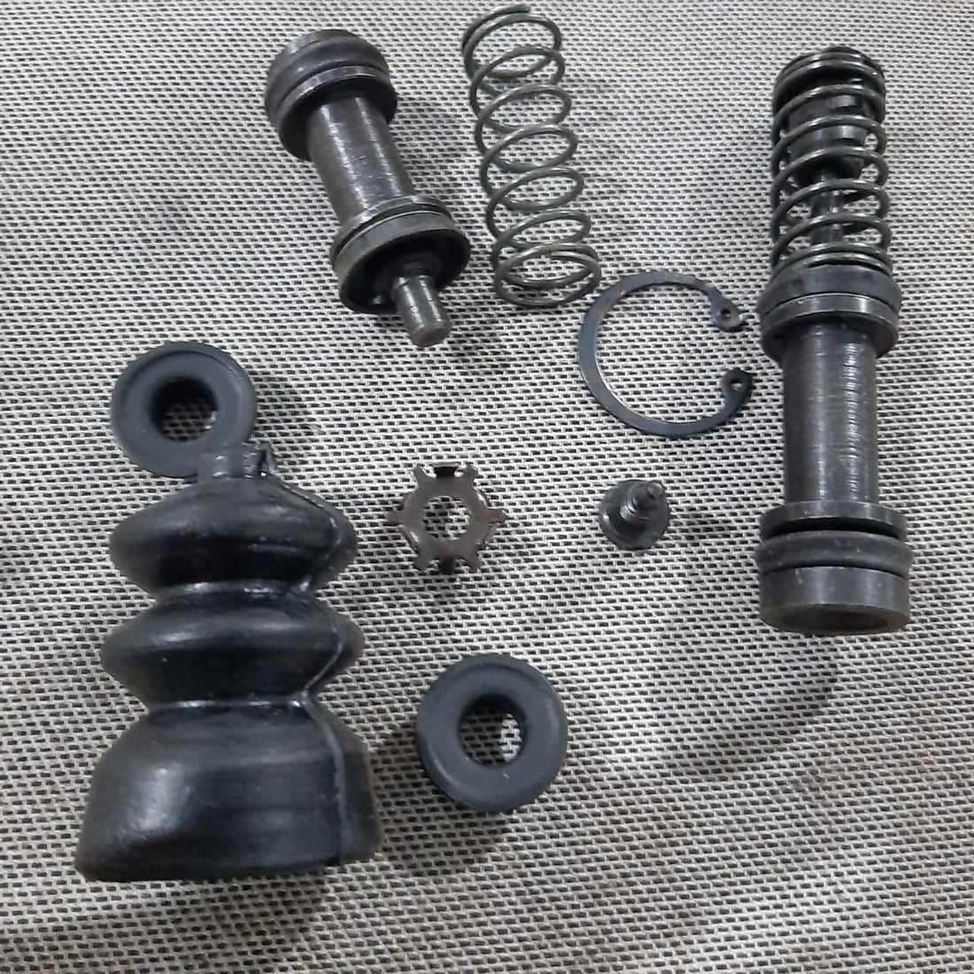 KIT DE EMPAQUES DE BOMBA DE FRENO RE205/175 – KMMOTOSHN