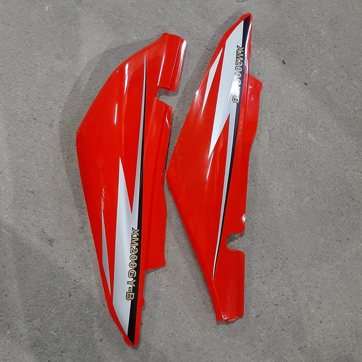 TAPADERA LATERALES XM200 ROJO TRASERAS – KMMOTOSHN